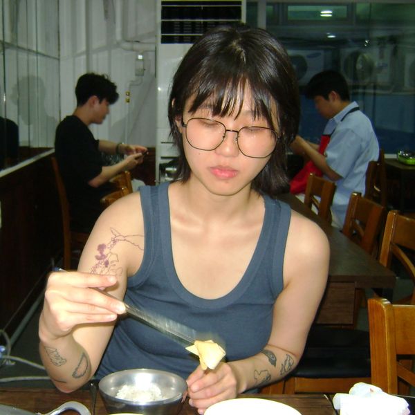 ktown4u.com : Woo Hee Jun - [또 다시 살아남아 볼을 맞댄다]